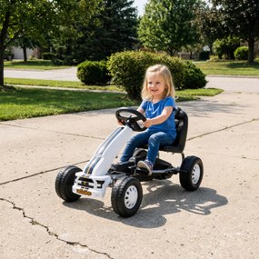 AIYAPLAY Go-Kart pro děti od 3 let s nastavitelným sedadlem, volantem, ruční brzdou, hliníkovým a ocelovým rámem, nosnost 30 kg, bílý