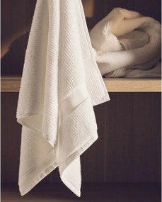 Bílá froté bavlněná osuška 70x140 cm Olvira – Kave Home