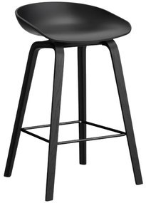 OnaDnes -20% Černá plastová barová židle HAY AAS 32 s dubovou podnoží 65 cm