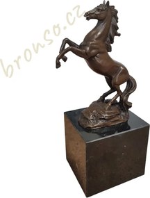 Bronzová socha koně na mramoru – vzpínající se hřebec, elegantní zvířecí figurka, luxusní dekorace, sběratelský dárek