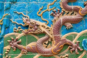 DIMEX | Samolepicí vliesová fototapeta na zeď Dračí zeď z Beihai II. MA-5-1251 | 375 x 250 cm | zelená, modrá, červená, zlata