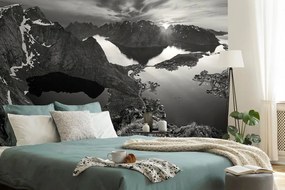 Samolepící fototapeta horské panorama v černobílém provedení - 225x150 cm