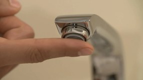 Hansgrohe Metris New, umyvadlová baterie s otočným výtokem a výpustí, chromová, 31087000
