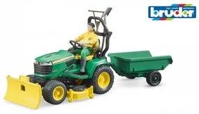 Bruder Traktor John Deere s přívěsem a zahradníkem, 17,5 x 19 x 30 cm