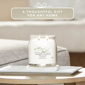 Yankee Candle vonná svíčka Signature ve skle střední White Gardenia 368g