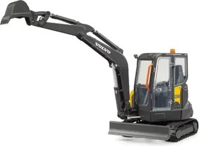 Bruder Rypadlo Volvo ECR40 / od 3 let