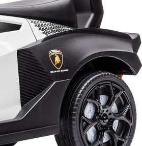 AIYAPLAY autíčko pro děti s úložným prostorem, klaksonem a zvukem motoru bílá