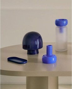 Tmavě modrá stolní lampa se skleněným stínidlem (výška 20 cm) Reig – Kave Home