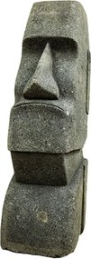 Ručně tesaná socha Moai