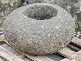 Kamenný květináč z lávového kamene Bazanit 60 cm
