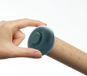 Dřevěný kuchyňský váleček PrecisionPin – Joseph Joseph