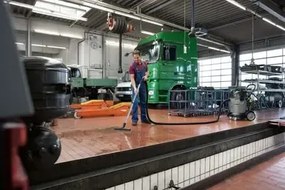 Kärcher NT 70/2 / Profi vysavač / 2400W / 70 L / Mokré a suché vysáván