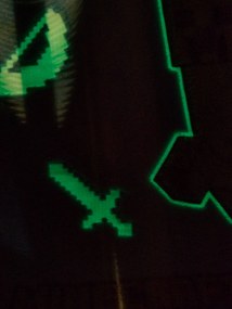 Sinsay - Deka s fluorescenčním potiskem Minecraft - mentolová