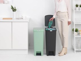 Brabantia STEPUP Pedálový odpadkový koš 40 l - nefritově zelná