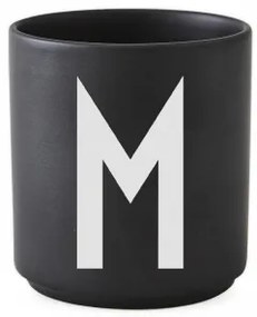 Hrnek s písmenem M, černá Design Letters