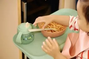 Tommee Tippee Misky pro snadné nabírání 2 ks  s víčkem a lžičkou / od