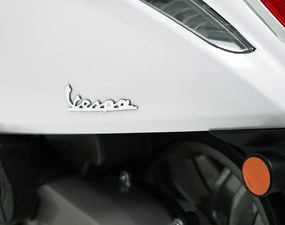 Ramiz Dětský skútr Vespa ROMA bílý