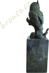 Bronzová socha sovy na mramorovém podstavci – signováno Milo, slévárenská pečeť
