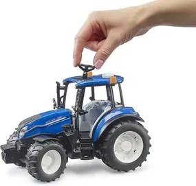 Bruder Traktor New Holland T5.120 / od 3 let