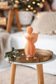 ANDĚL CARO - Designová soška ve tvaru anděla, s jemným vzorem, meruňková