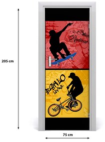 Fototapeta samolepící dveře kolo a skateboard 75x205 cm