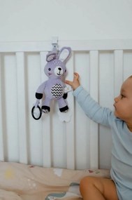 Chrastítko babyted Zajíček plyš 30 cm závěs na postýlku / kočárek