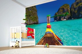 DIMEX | Samolepicí vliesová fototapeta na zeď Loď v Maya Bay MA-5-3143 | 375 x 250 cm | zelená, modrá, hnědá