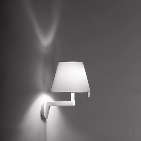Artemide Melampo, nástěnná designová lampička k posteli ve stříbrné úpravě bez vypínače, 1x42W E14, výška 35cm