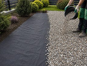 DIVODV Hustá agrovlákna 50 g, 1,5 m × 50 m, protiburinová mulčovací rohož, černá