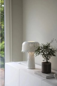 Bílá stolní lampa s kovovým stínidlem (výška 38 cm) Verbera – Markslöjd