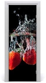 Fototapeta na dveře samolepící jahody pod vodou 95x205 cm