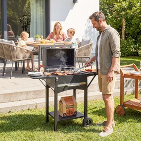 Outsunny gril na dřevěné uhlí s poklopem — BBQ vozík s 2 bočními stolky, velká grilovací plocha, teploměr a kolečka, 110 x 46,5 x 101 cm (černý)
