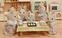 Sylvanian Families: Rodina mléčných králíků / od 3 let