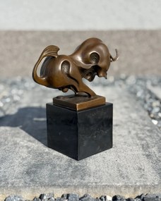 Bronzová soška BÝK Moderní
