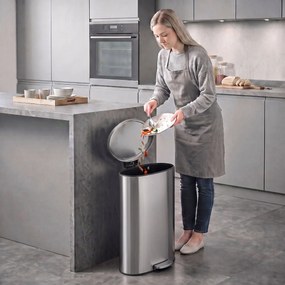 HOMCOM Odpadkový koš s víkem Soft-Close, pedálový koš s vyjímatelným vnitřním kbelíkem 30L, stříbrný