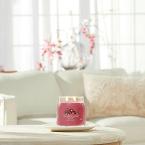 Yankee Candle vonná svíčka Signature ve skle střední Black Cherry, 368 g