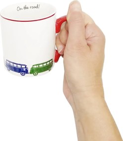 Porcelánový hrnek Na cestě, 280 ml – bílý, s červeným ouškem a motivem barevných obytných dodávek