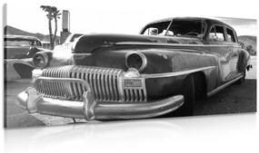 Obraz auto na vrakovišti v černobílém provedení - 120x60 cm
