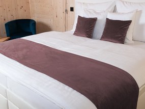 Biante Sametový přehoz/běhoun na postel Velvet Premium SVP-019 Hnědofialový 50x180 cm
