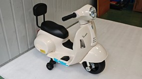 AIYAPLAY Elektro motorka pro děti Mini Vespa GTS 6V s lithiovou baterií, ergonomické sedadlo, opěrka zad, 1,5-3 roky 370-484V90WT