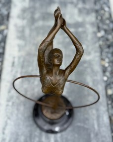 Bronzová socha - Gymnastky s obručí v pohybu