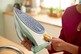 Philips DST7012/70 zelená / Napařovací žehlička / 2600W / SteamGlide P