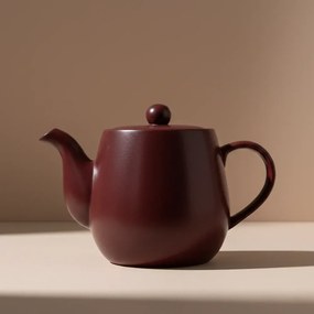 Porcelánová konvice Dora, vínově červená – matný povrch, stabilní soudkovitý tvar