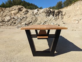Jídelní stůl z dubového masivu Qído v industriálním designu Velikost Desky: 1600x900 (mm)