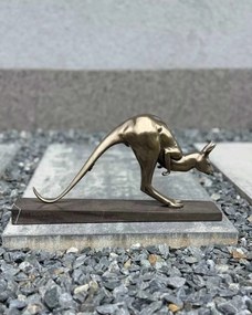 Leštěná bronzová socha soška -  Klokan skákající