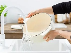 KitchenAid Litinový kastrol s poklicí krémová 22 cm / 3,3 l / litina /
