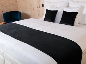 Biante Sametový přehoz/běhoun na postel Velvet Premium SVP-023 Černý 50x140 cm