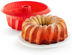 Silikonová pečicí forma na bábovku 22 cm Lekue Deep Savarin | červená