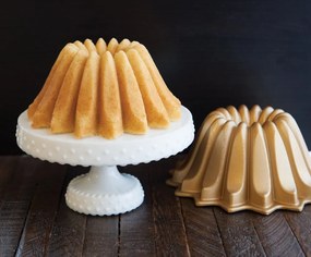 Nordic Ware Forma na bábovku Lotus, zlatá