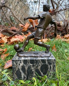 Bronzová socha soška Fotbalista
